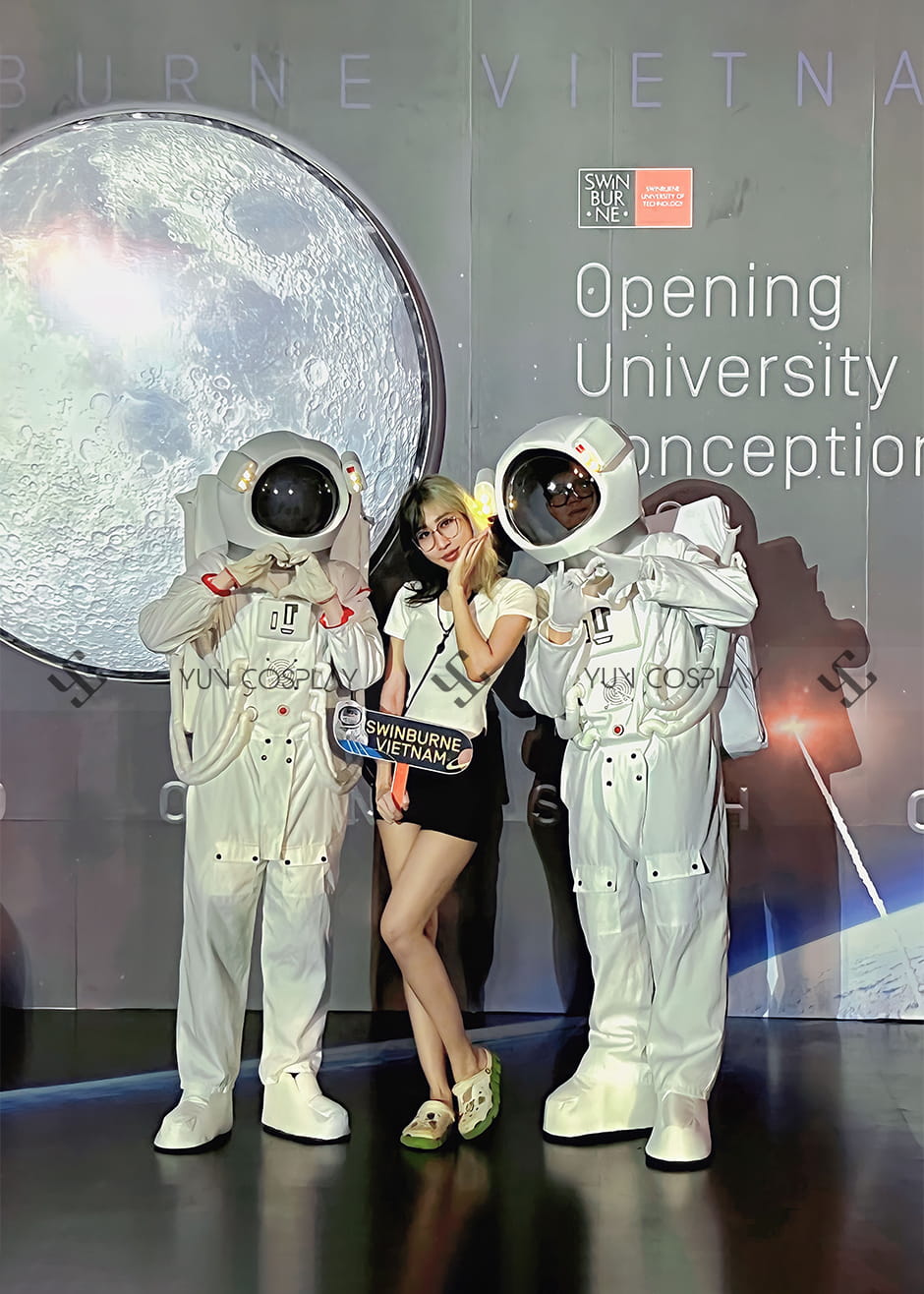 TRÀO LƯU CHỤP ẢNH COSPLAY TRONG TRANG PHỤC PHI HÀNH GIA